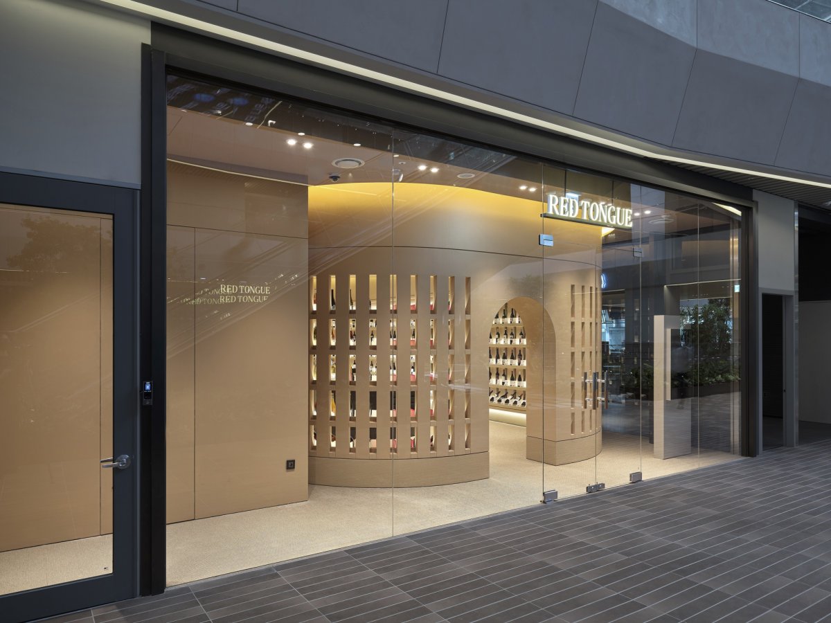 YinjiSpace - 134 x Red Tongue Boutique Store